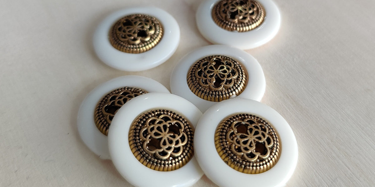IVORY BUTTONS WITH GOLD CELTIC KNOT CENTER 134 :: 17MM– Ginger Twist Studio