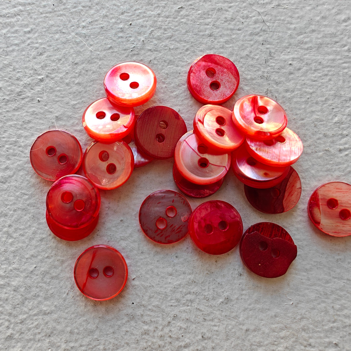 RED CORAL IRIDESCENT BUTTONS 149 :: 11mm– Ginger Twist Studio