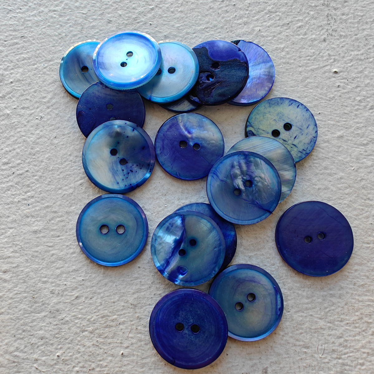 SAPPHIRE IRIDESCENT BUTTONS 148 :: 20mm– Ginger Twist Studio